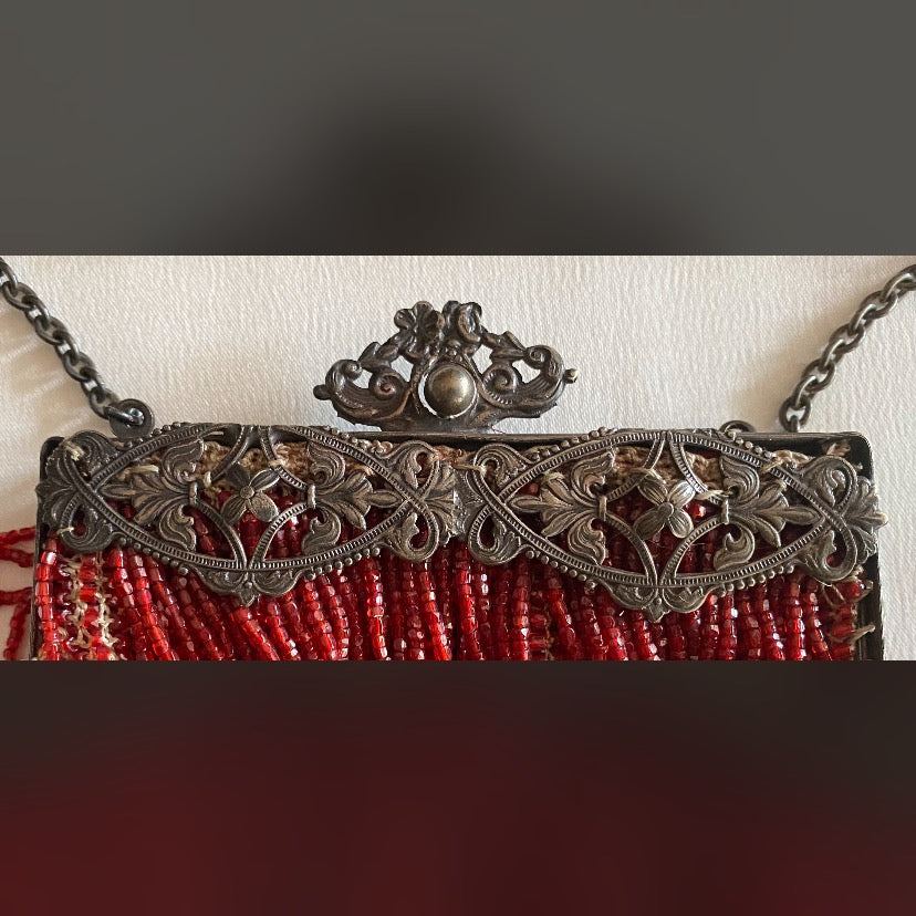 Vintage 1930s red glass beaded purse ornate frame. – Iapello Arts ...