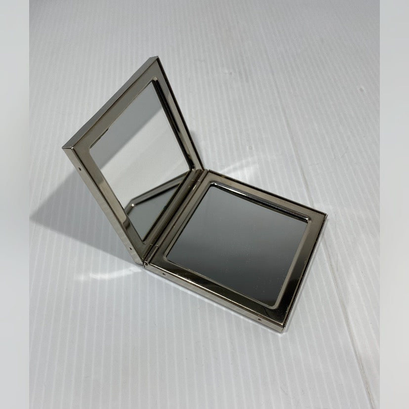 Beautiful Vintage, Folding double mirror compact. – Iapello Arts & Antiques