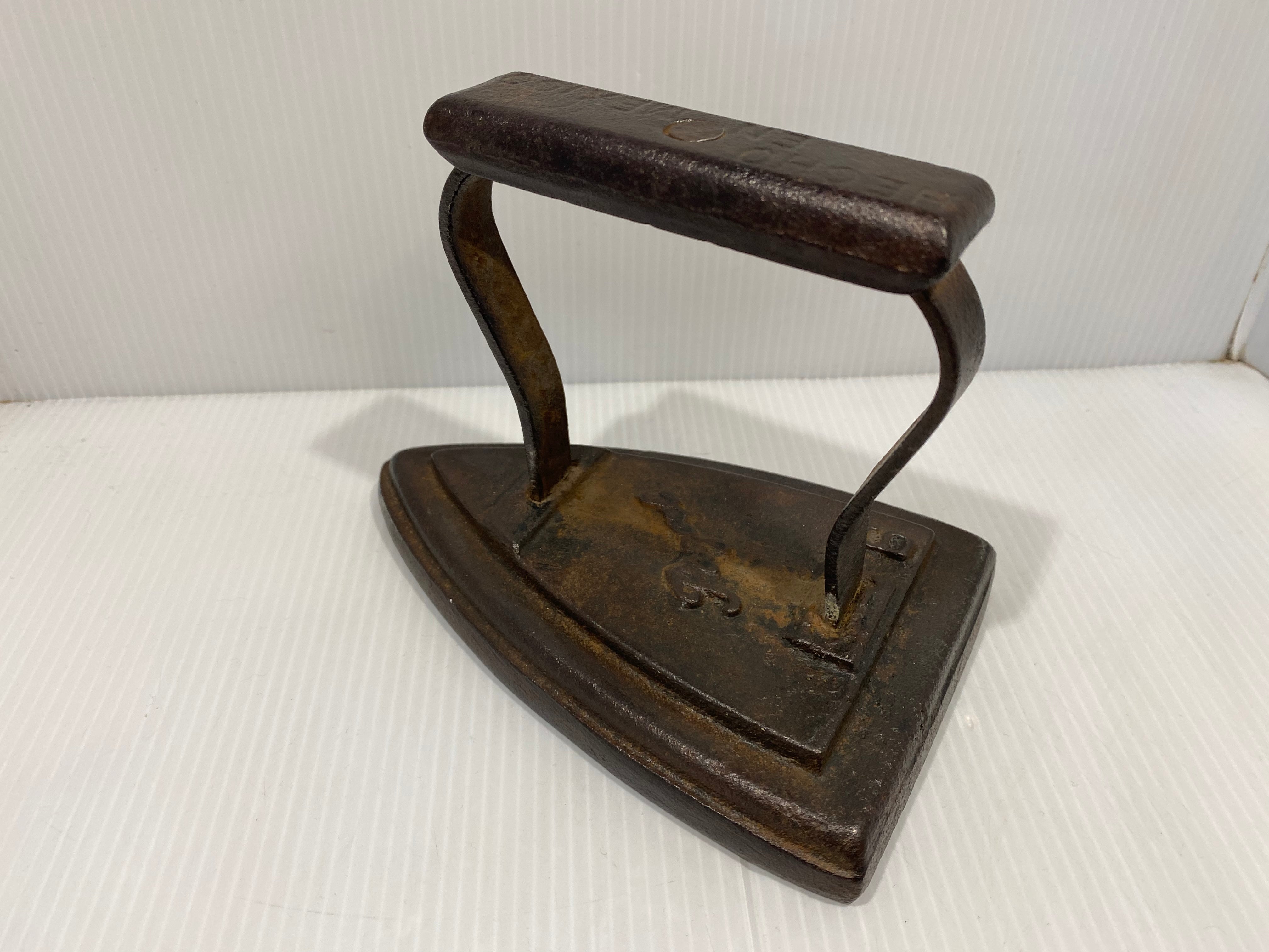 Antique, flat iron, Mexico 1949, Pagoel N. 6 – Iapello Arts & Antiques