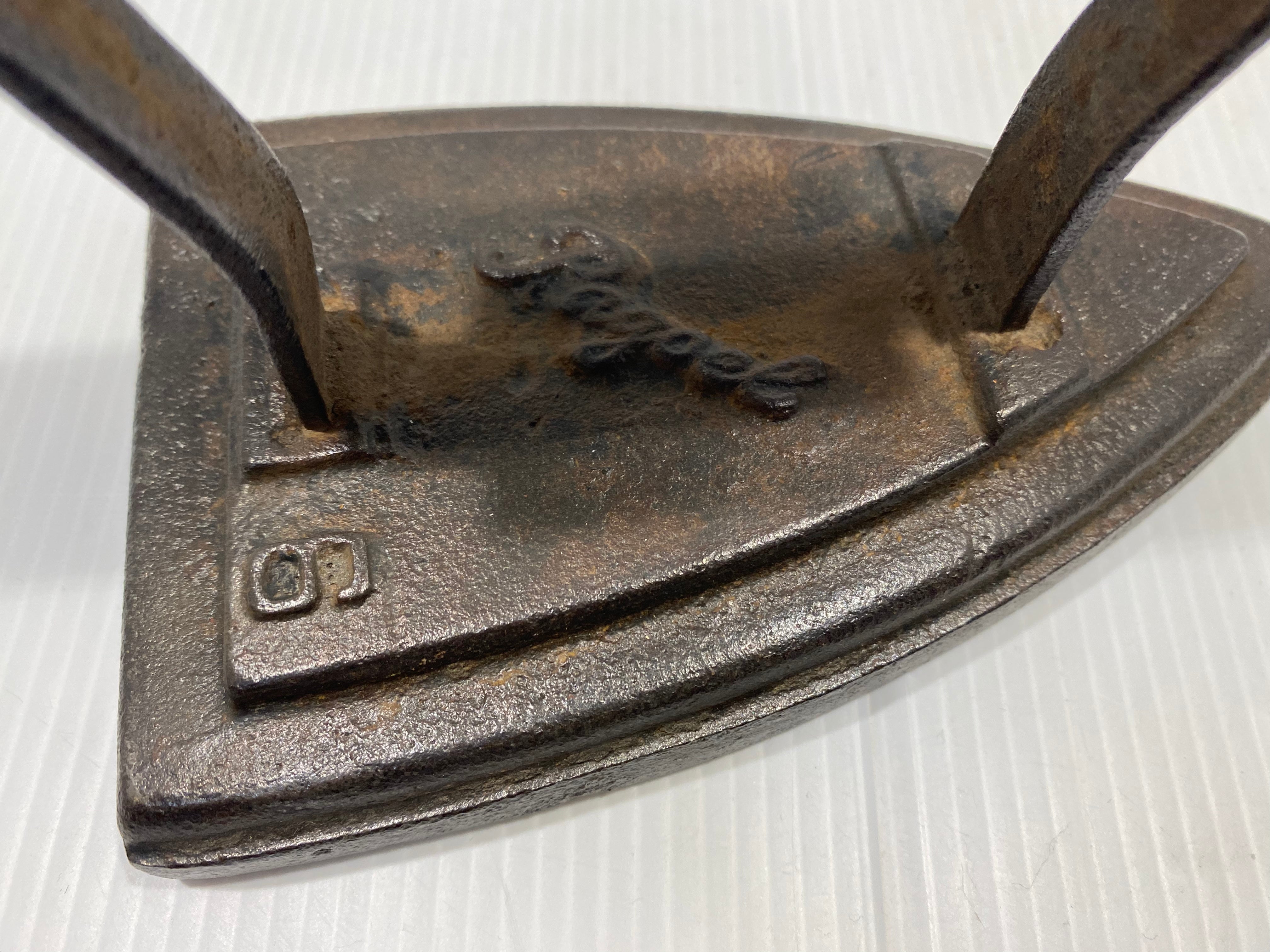 Antique, flat iron, Mexico 1949, Pagoel N. 6 – Iapello Arts & Antiques